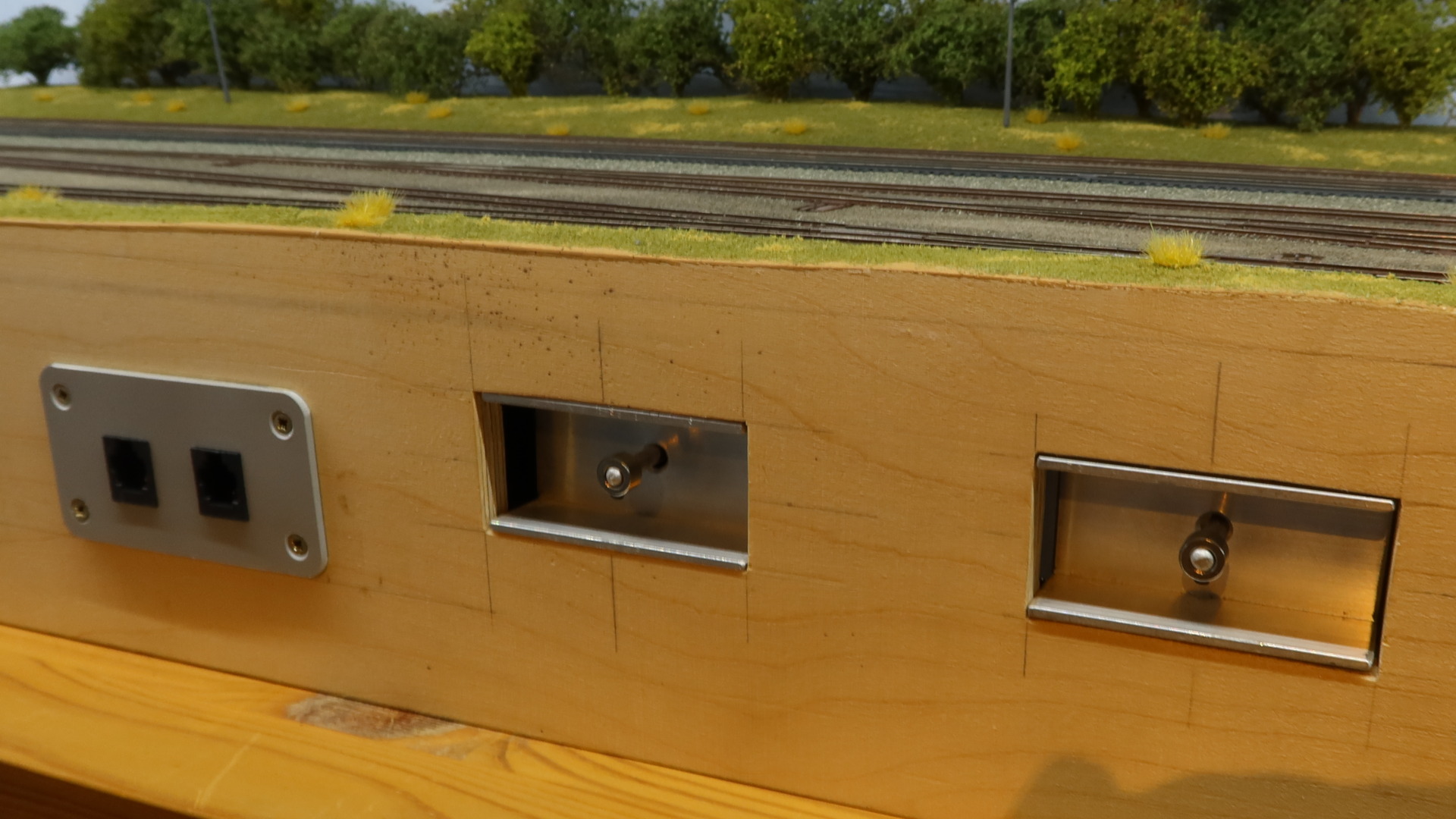 A simple manual turnout control for modules | TrainBoard.com - The ...